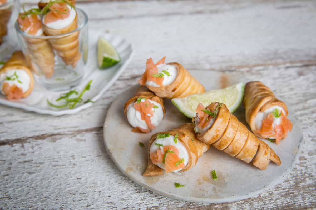 Mini-cornets à la mousse de chèvre et saumon - Croustipate